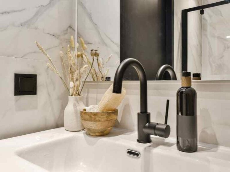 20 ESSENTIAL BATHROOM ITEMS FOR THE HOME - Anuri's Journey
