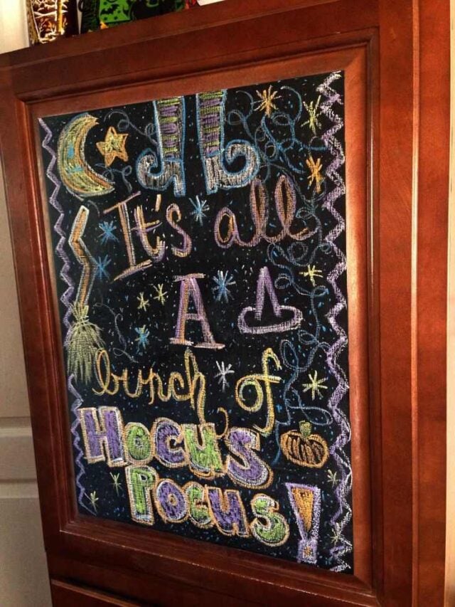 19 EERIE HALLOWEEN CHALKBOARD IDEAS - Anuri's Journey