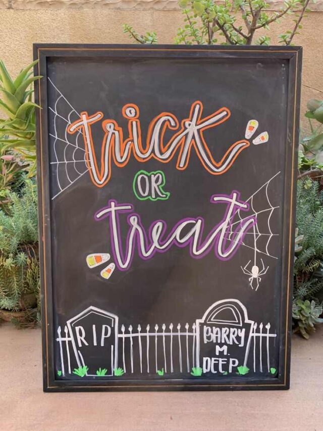 19 EERIE HALLOWEEN CHALKBOARD IDEAS - Anuri's Journey